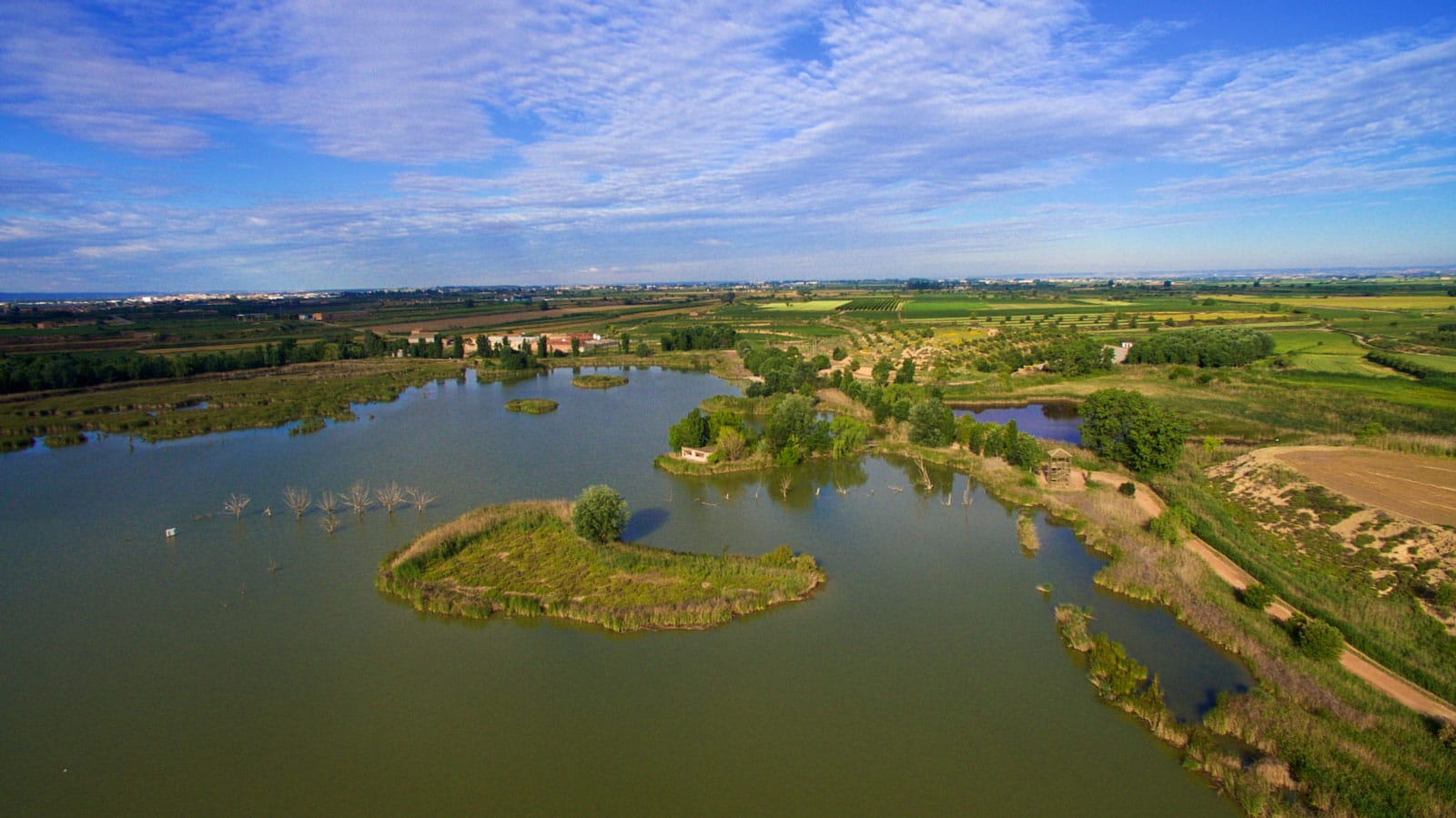 Acondicionan áreas recreativas en el lago de Ivars y Vila-sana - Ara Lleida